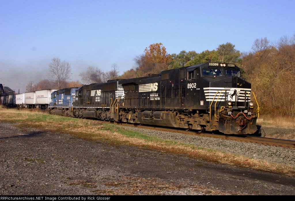 NS 212 Rolls East @ 0833 hrs.